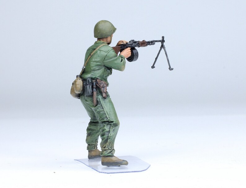 Painted Figure NVA Machine Gun Soldier in Battle, Vietnam War 1:35 ...