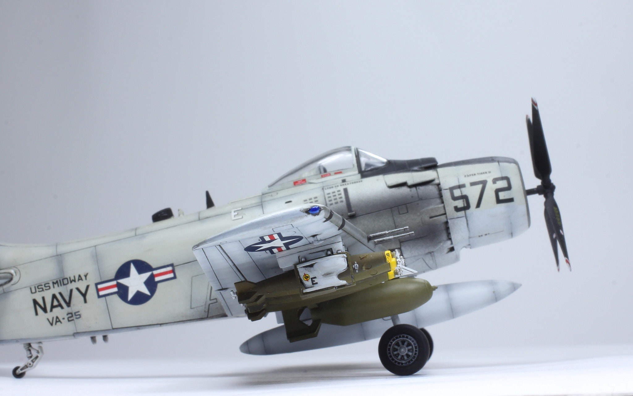 US Navy A-1H Skyraider /w Toilet Bomb in Vietnam War 1:72 Pro Built ...