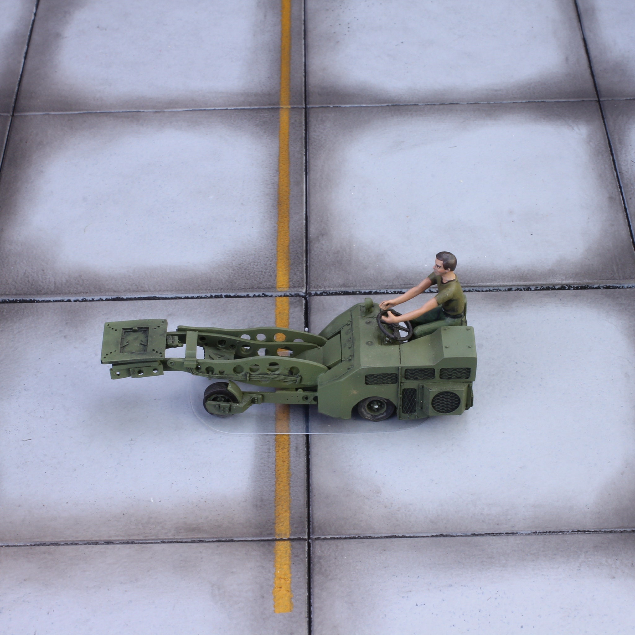 Pro Built USAF Bomb Lift Truck MJ-1 /w Crew in Airbase 1:48 built and ...