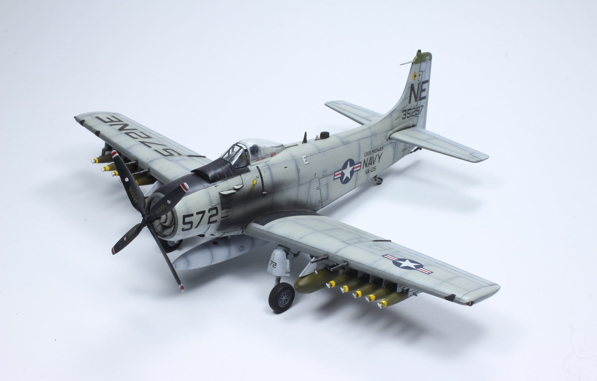 US Navy A-1H Skyraider /w Toilet Bomb in Vietnam War 1:72 Pro Built ...