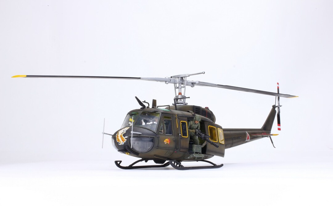 Probuilt Model Rare Us Army Uh 1d Huey W 04 Crews In Vietnam War 1