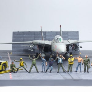 Built Model 1:72 Modern US Aircraft Carrier Deck Diorama /w F-14A ...