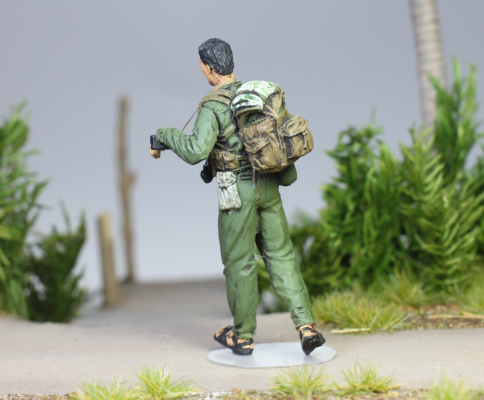 Painted Figure NVA Soldier Moving, Vietnam War 1:35 Scale (built and ...
