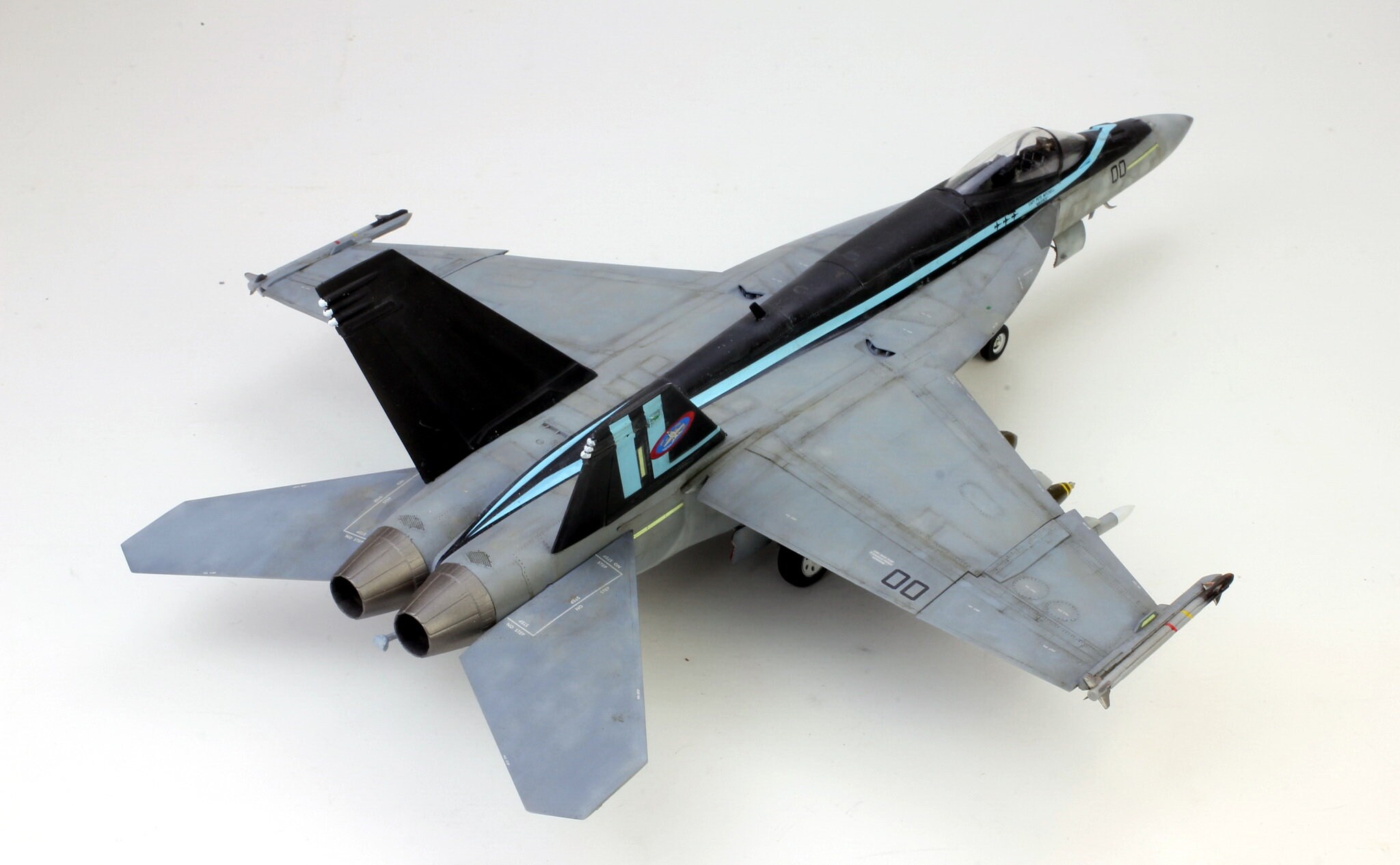 US Navy Top Gun Maverick F/A-18E Super Hornet /w 02 Pilots 1:48 built ...