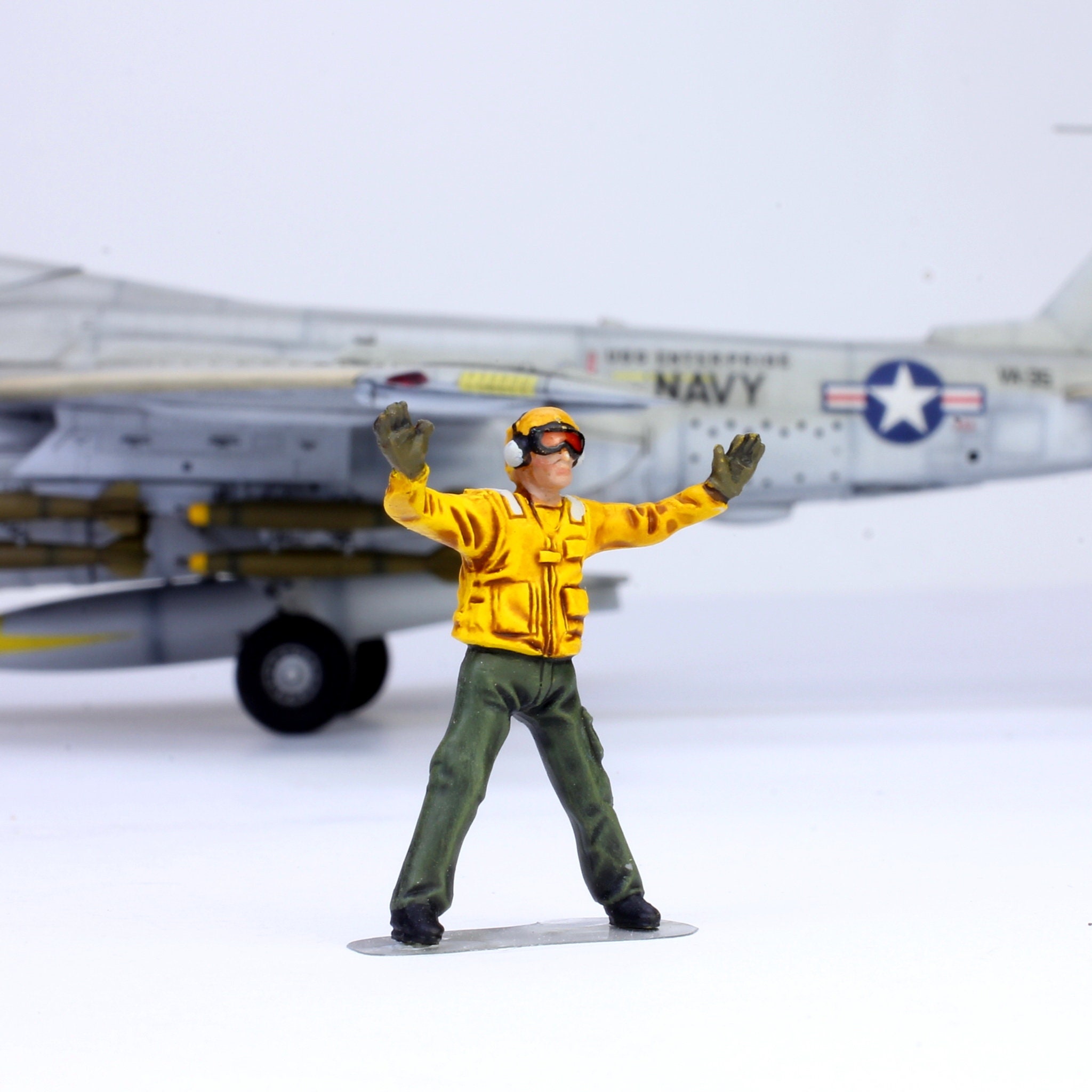 Painted Figure US Navy Aircraft Carrier Crew 1:48 built and Painted by ...