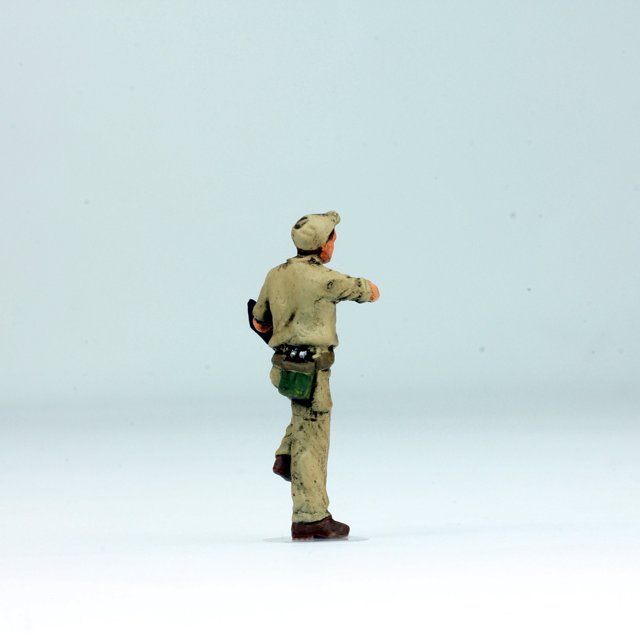 Painted Figure USAAF Ground Crew WWII set 4 1:48 built and Painted by ...