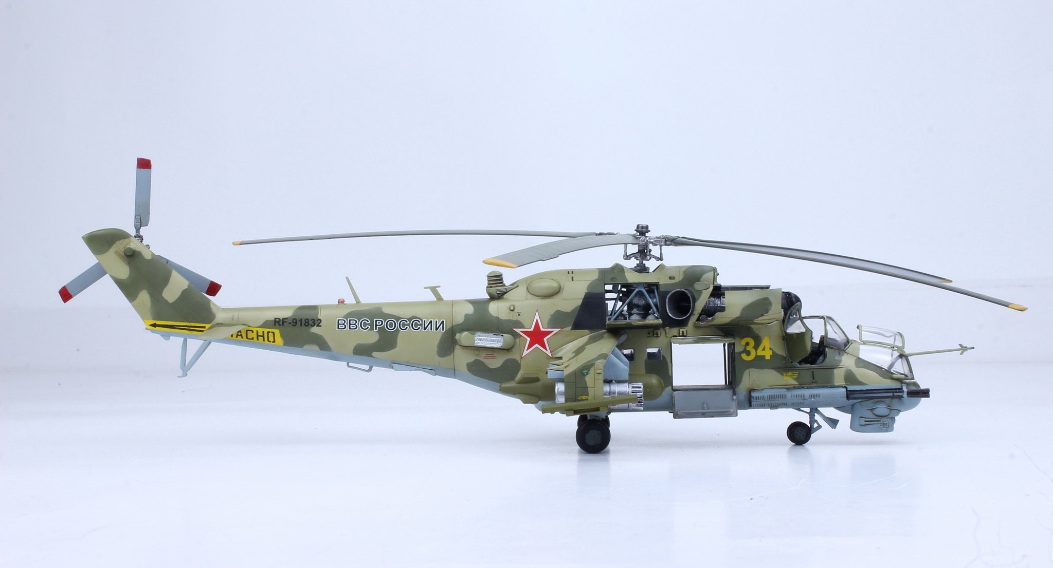 Russia Attack Helicopter Mil Mi-24v/vp Hind E 1:72 Pro Built Model built and Painted by ...