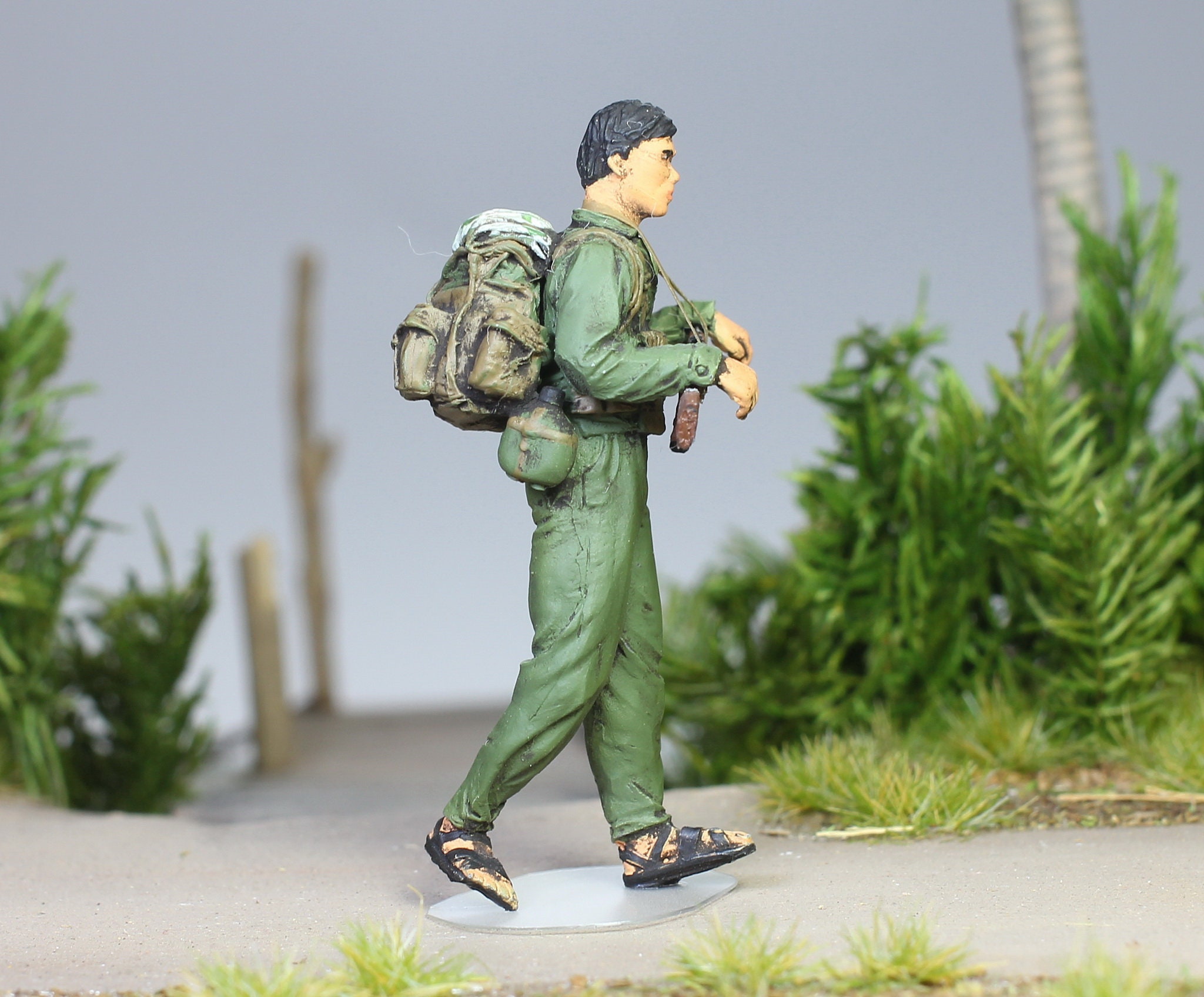 Painted Figure NVA Soldier Moving, Vietnam War 1:35 Scale (built and ...