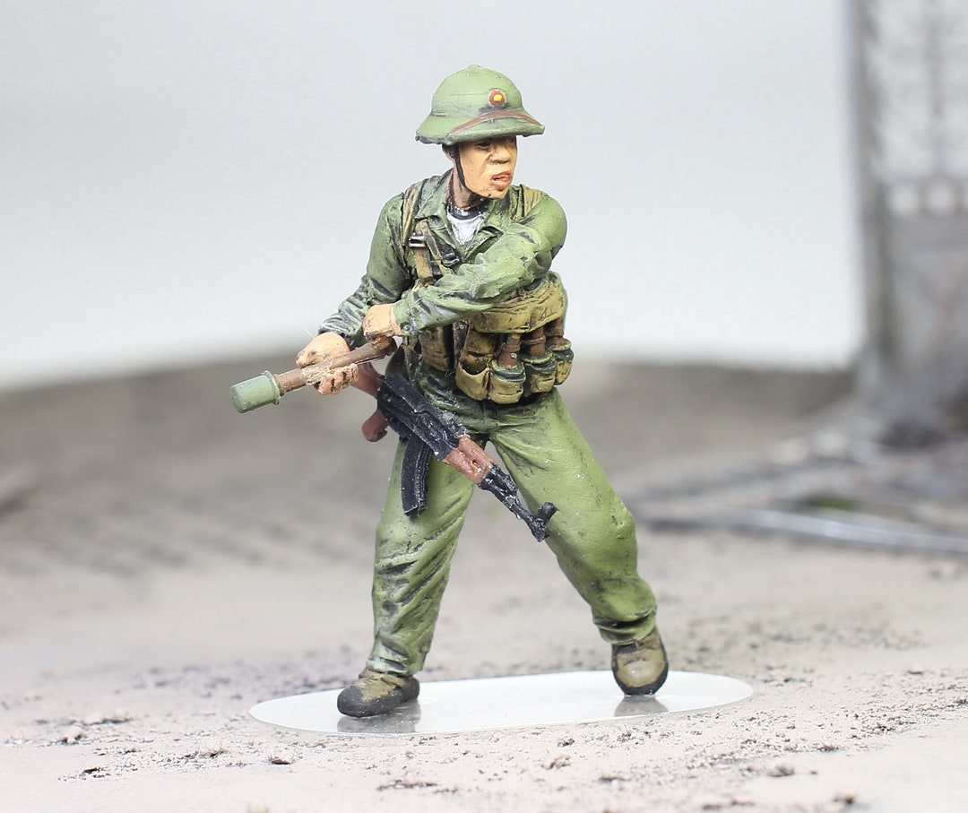Painted Figure NVA Soldier in Battle, Vietnam War 1:35 Scale (built and ...