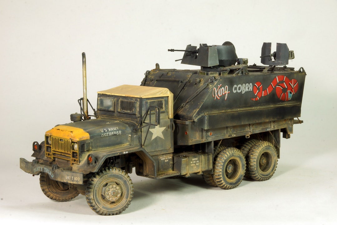 Probuilt Model US Army Gun Truck (M54 + M113) Vietnam War 1:35 (built ...