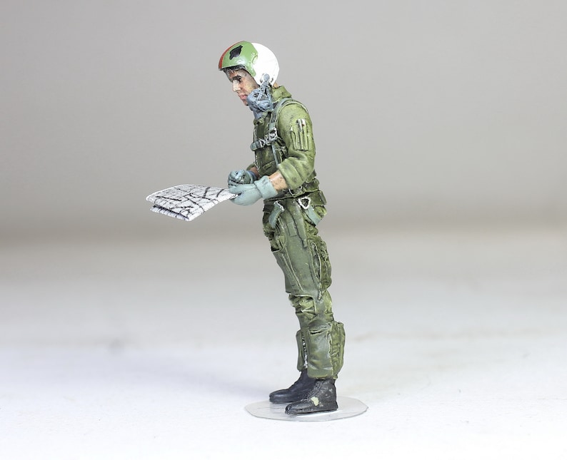Painted Figure Modern USAF Fighter Pilot for F14 F18 A10 F22 F35 F16 1: ...