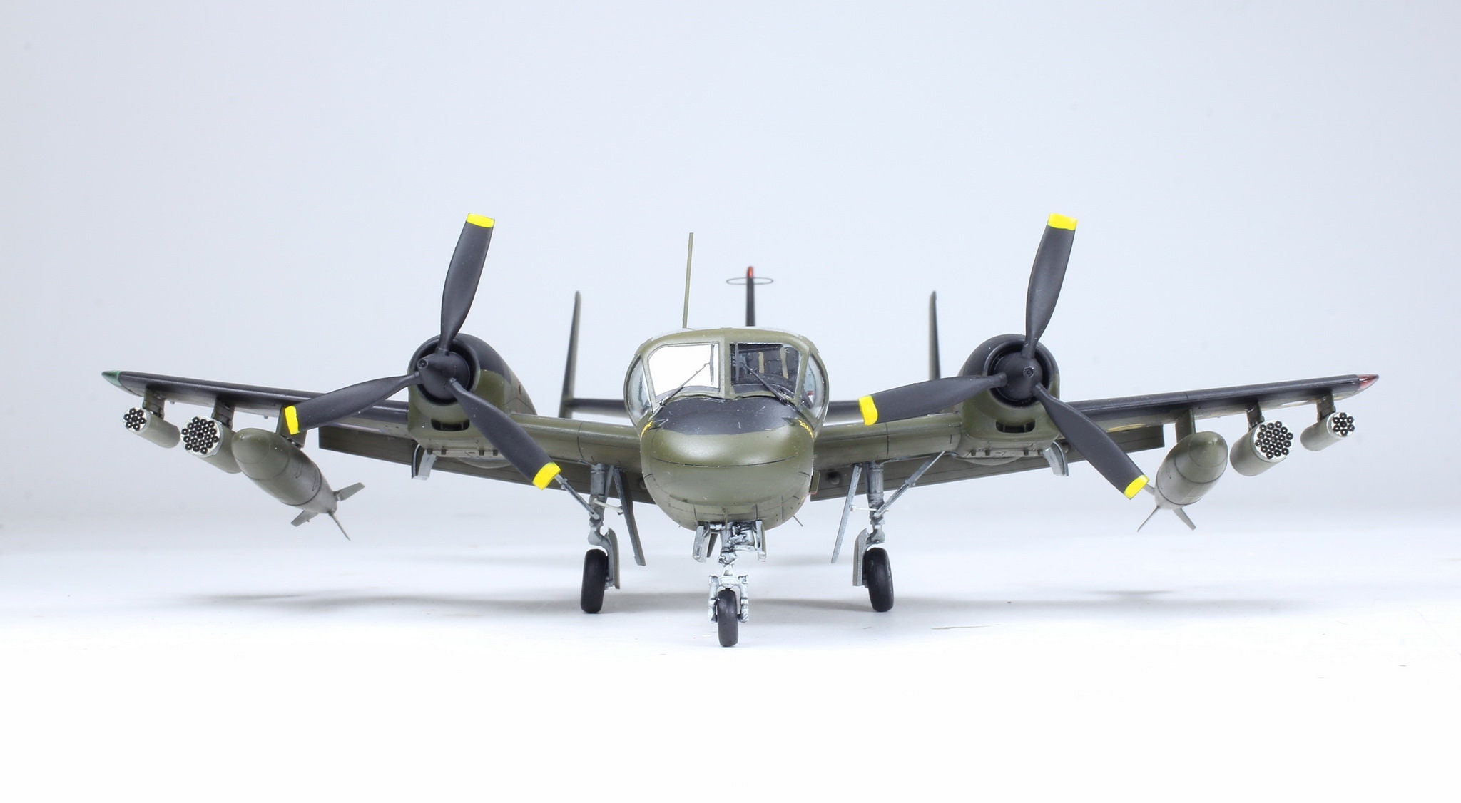 Probuilt Model US Army OV-1A Mohawk In Vietnam War 1/72, 48% OFF