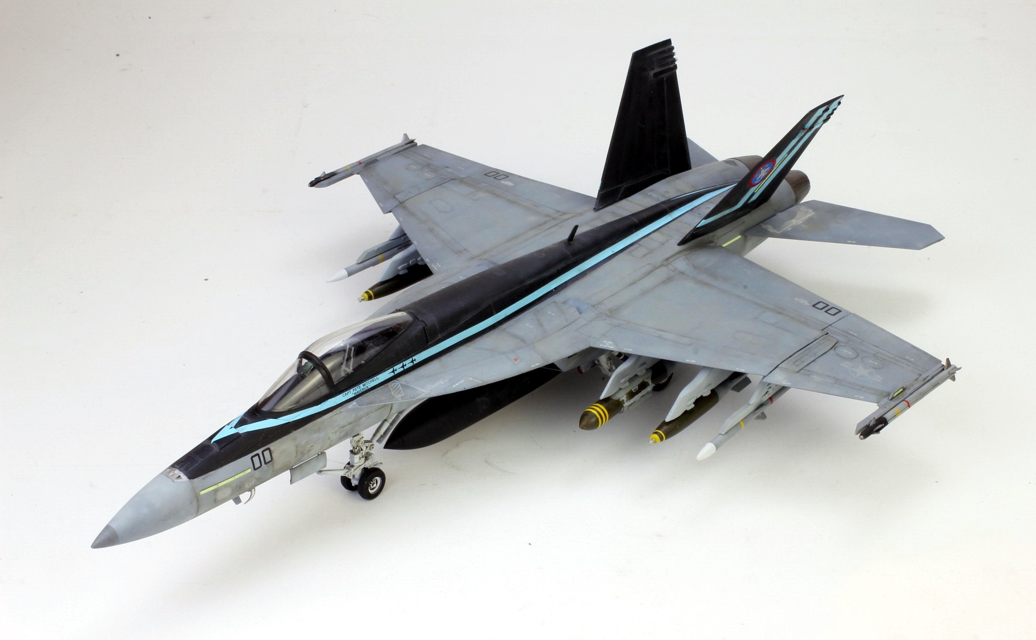 US Navy Top Gun Maverick F/A-18E Super Hornet /w 02 Pilots 1:48 built ...