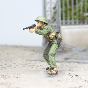 Painted Figure NVA Soldier in Battle, Vietnam War 1:35 Scale (built and ...