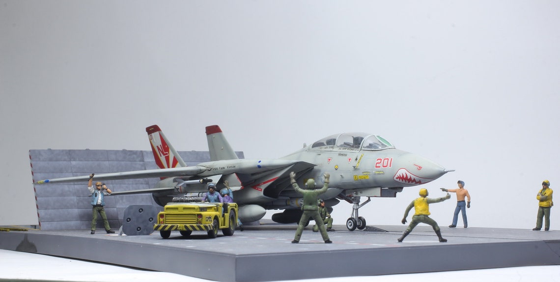 Built Model 1:72 Modern US Aircraft Carrier Deck Diorama /w F-14A ...