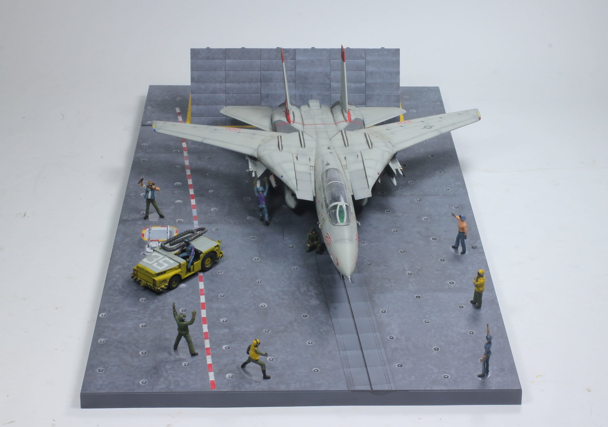 Built Model 1:72 Modern US Aircraft Carrier Deck Diorama /w F-14A ...