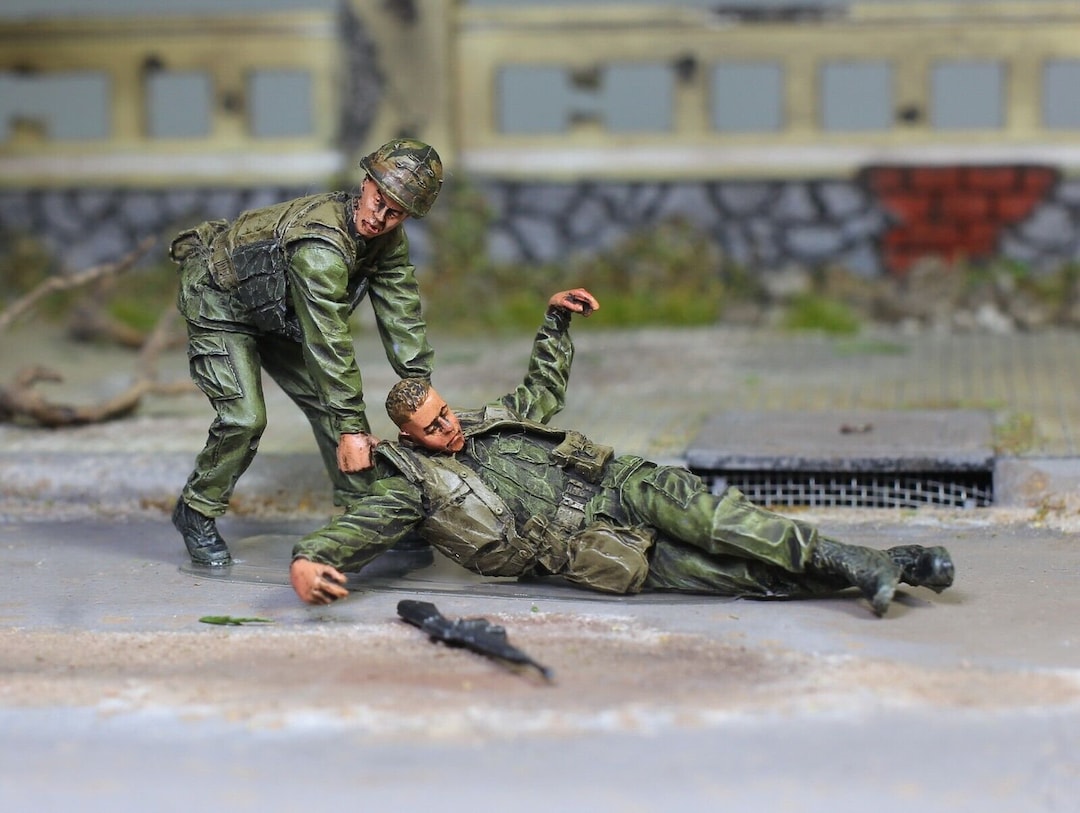 Pro-painted Figure USMC Soldier Dragging Wounded Team Member (02 ...