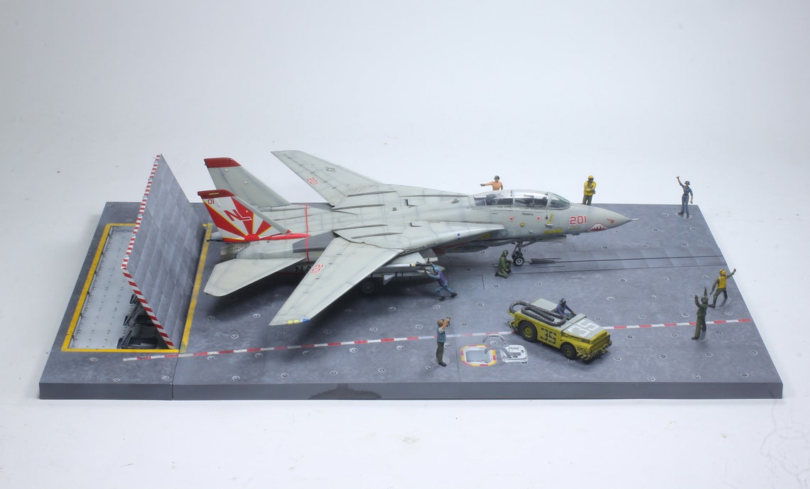 Built Model 1:72 Modern US Aircraft Carrier Deck Diorama /w F-14A ...