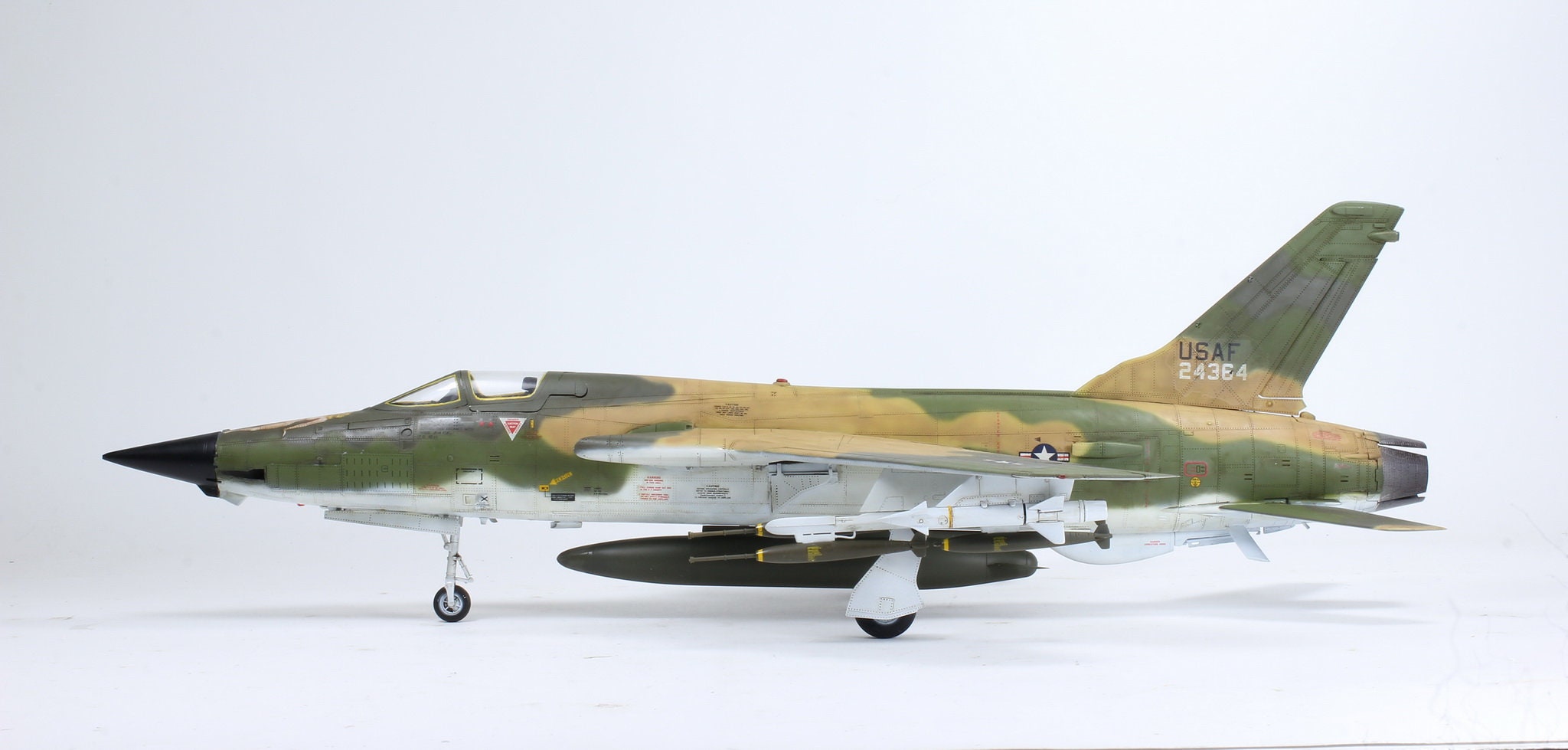 Probuilt Model USAF F-105D Thunderchief Vietnam War 1:48 built and ...