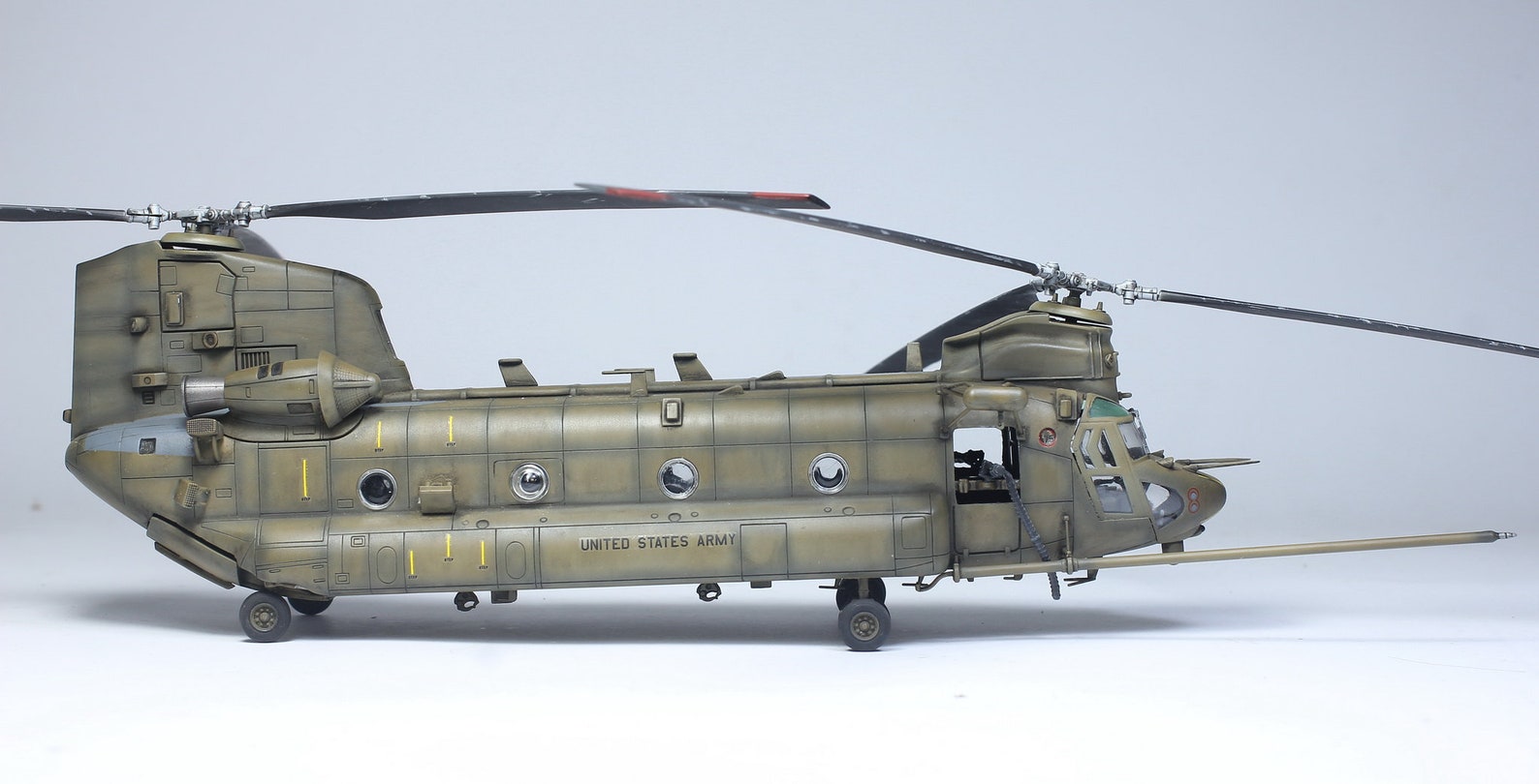 Special Force MH-47A SOA Chinook Modern Warfare 1:72 Built Model (built ...