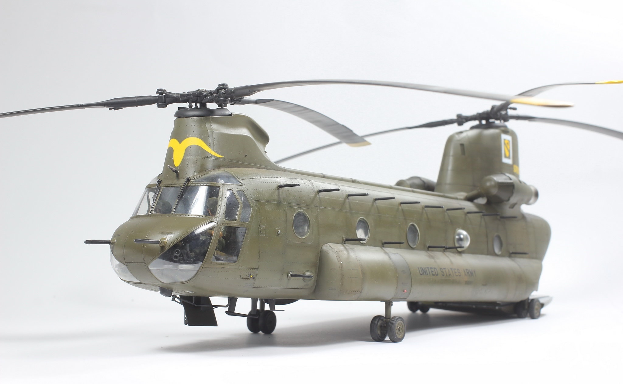 Pro Built Model CH-47A Chinook (/w 04 Crews) Vietnam War 1:35 (built ...