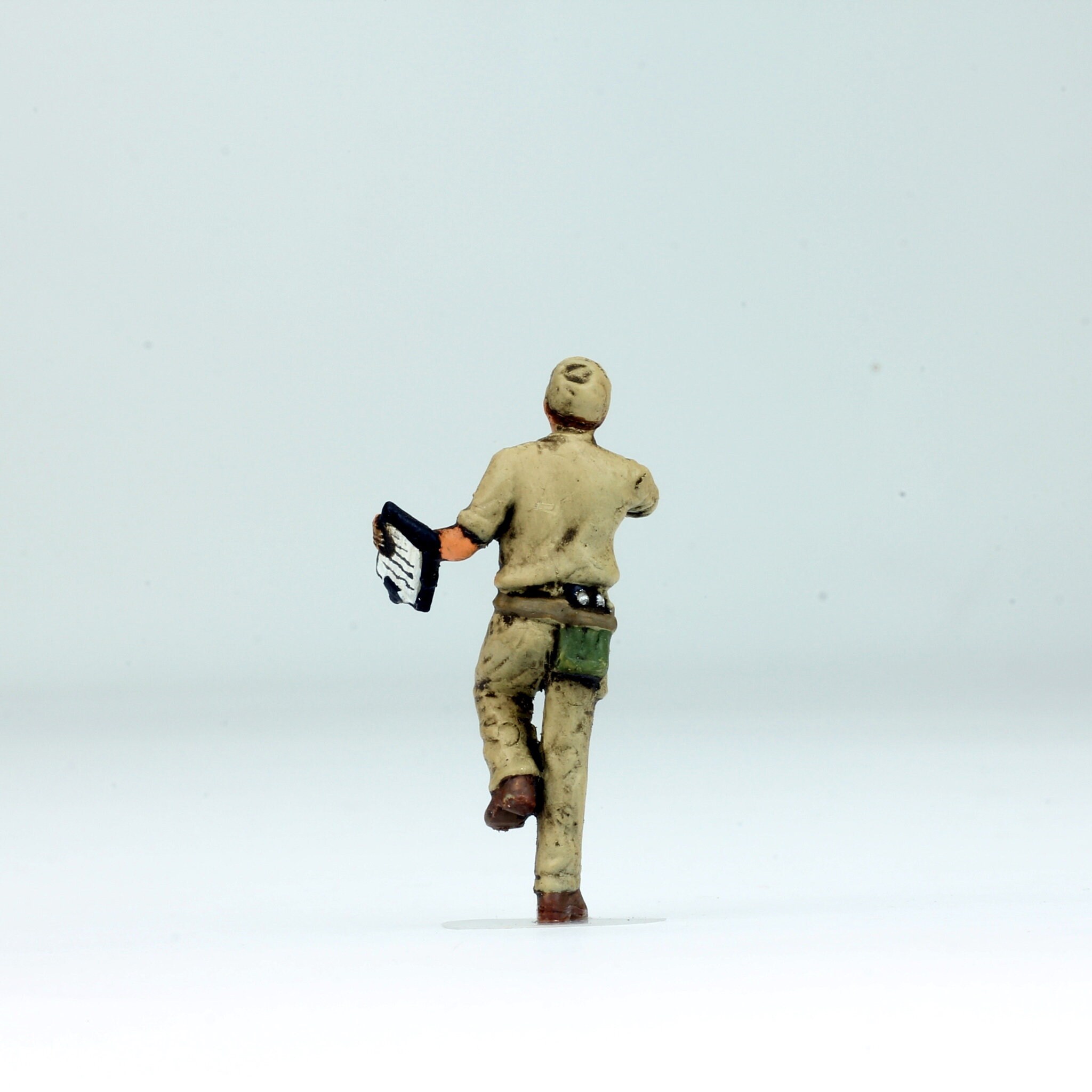 Painted Figure USAAF Ground Crew WWII set 4 1:48 built and Painted by ...