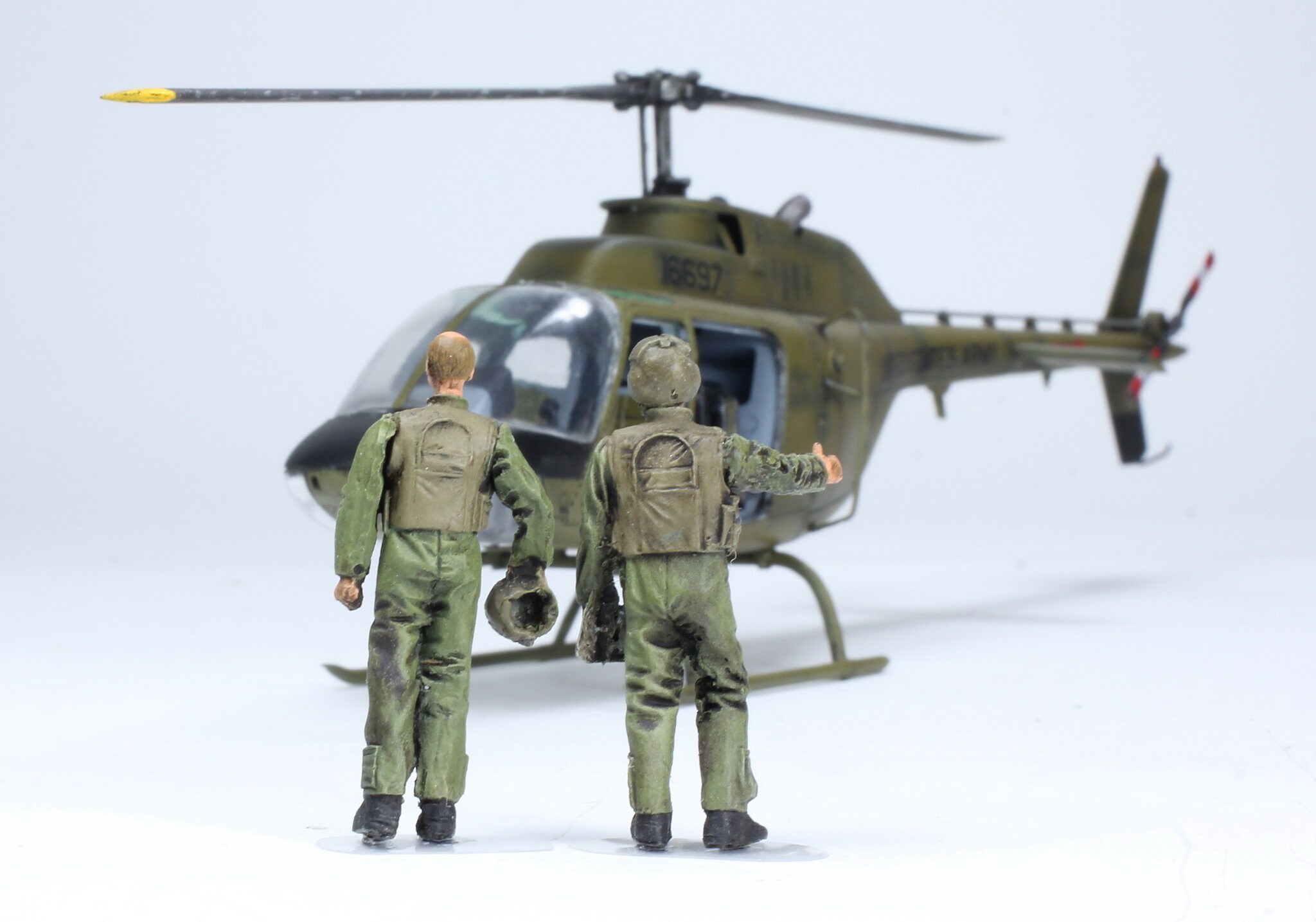Propainted Vietnam War US Helicopter Pilot Figures: 1/48 Scale Resin ...
