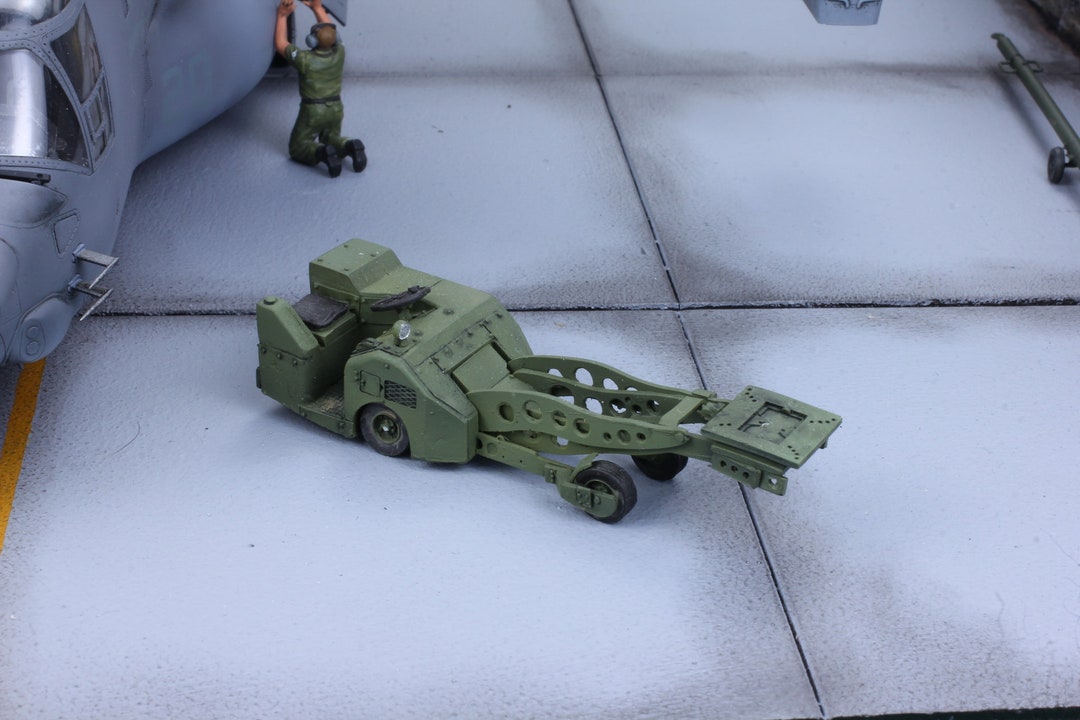 Pro Built USAF Bomb Lift Truck MJ-1 in Airbase 1:48 (built and Painted ...