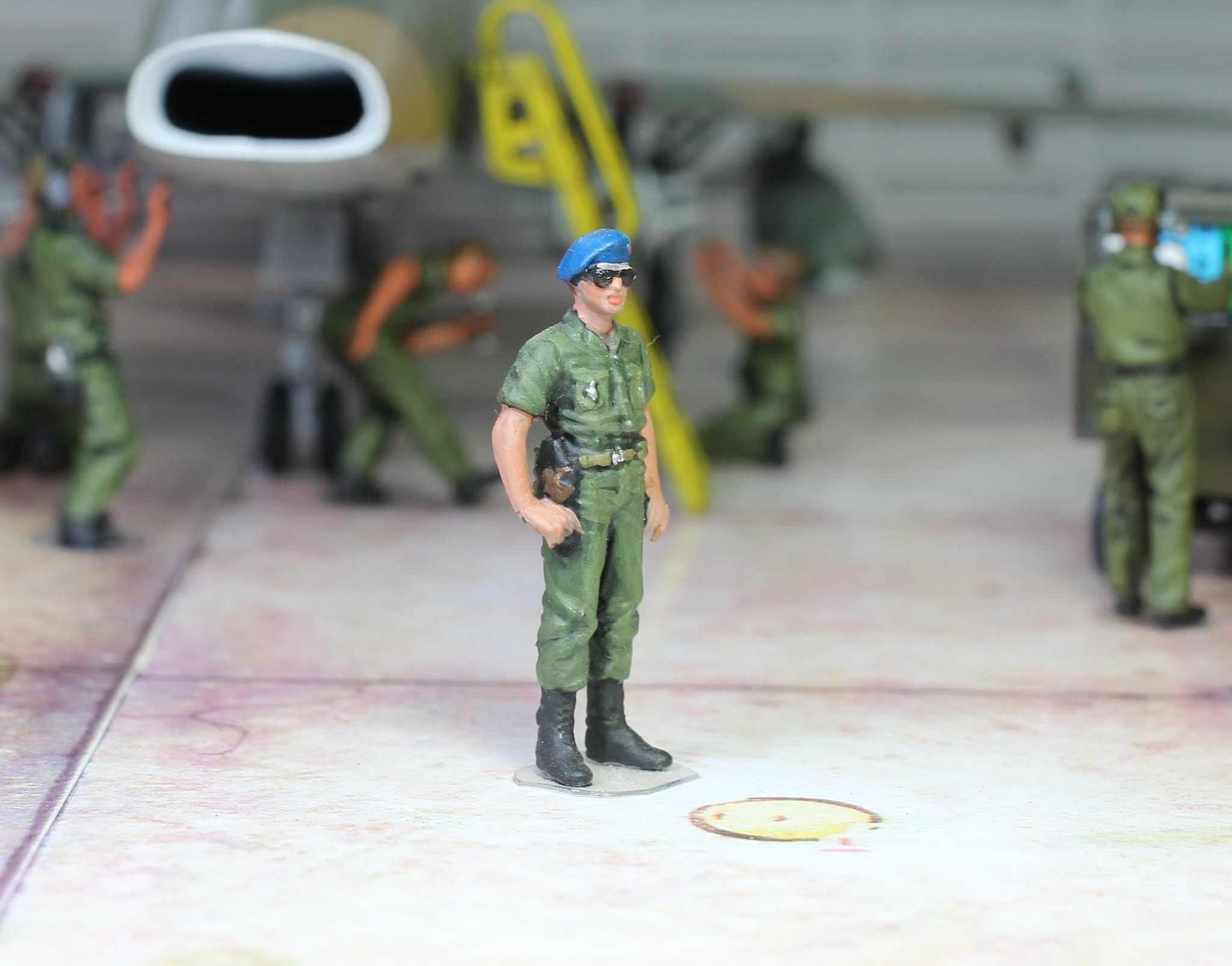 Painted Figure USAF Ground Crew 1:48 (built and Painted by Professional ...
