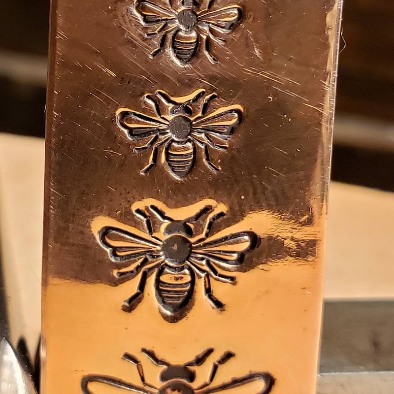 Custom Bee Stamp - Etsy