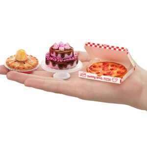 Mga's Miniverse Make It Mini Food Diner Series 2 Mini Strawberry Choco ...