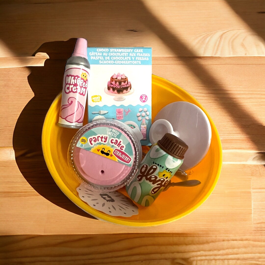 Mga's Miniverse Make It Mini Food Diner Series 2 Mini Strawberry Choco ...