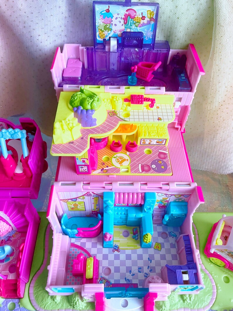 Shopkins Lil Secrets Polly Pocket Sized Compact Toys Cat Cafe Mall and ...