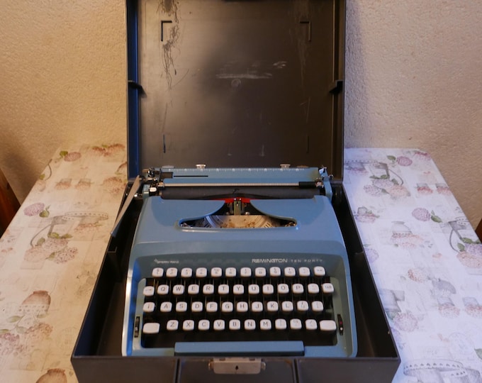 Typewriter Remington Ten Forty QWERTY Typewriter Working With Hardcase ...