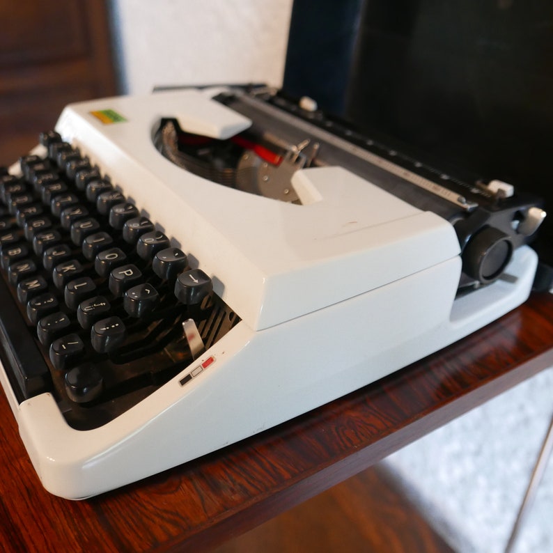 Brother 200 Portable Mechanical Typewriter in White - Japan 1970s ...