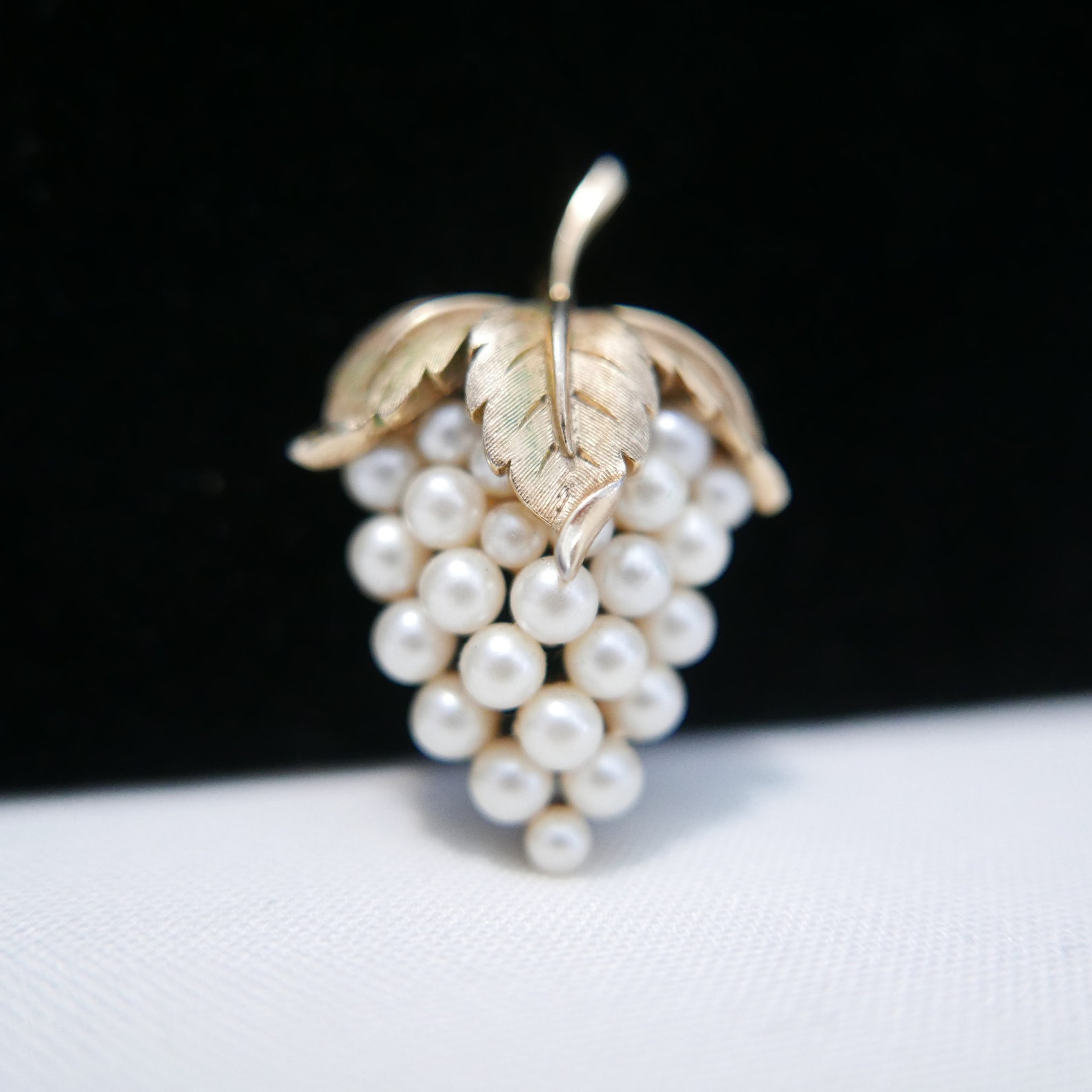 Signed Crown Trifari - Grape Cluster Brooch Pin - Faux Pearl Gold Tone ...