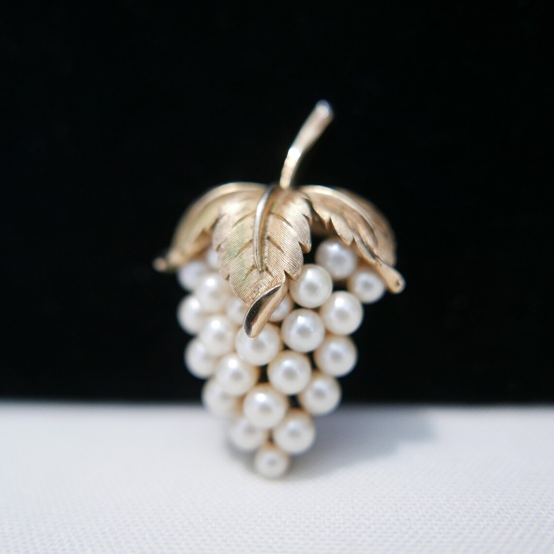 Signed Crown Trifari - Grape Cluster Brooch Pin - Faux Pearl Gold Tone ...