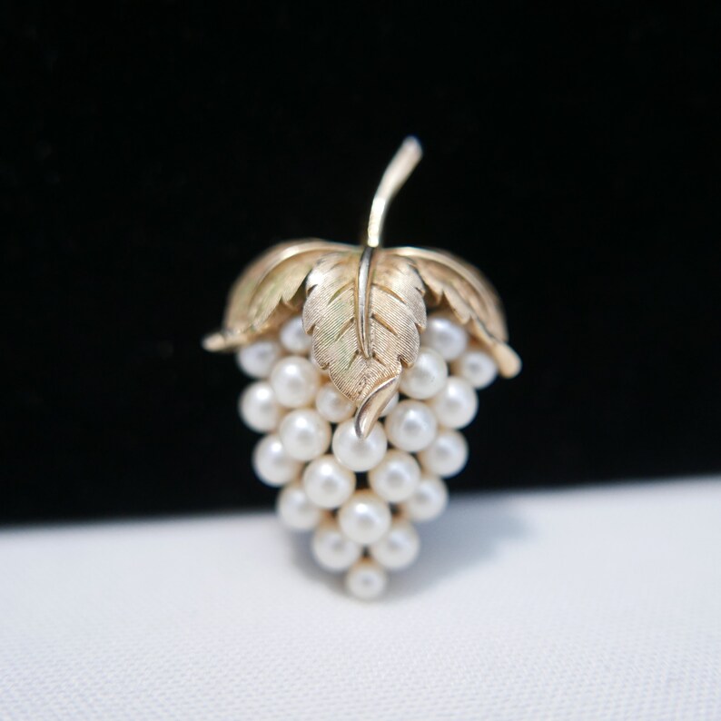 Signed Crown Trifari - Grape Cluster Brooch Pin - Faux Pearl Gold Tone ...