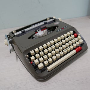 Vendex 1500TR Portable Mechanical Typewriter in Brown QWERTY - 1970s ...