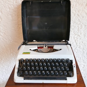 Brother 200 Portable Mechanical Typewriter in White - Japan 1970s ...