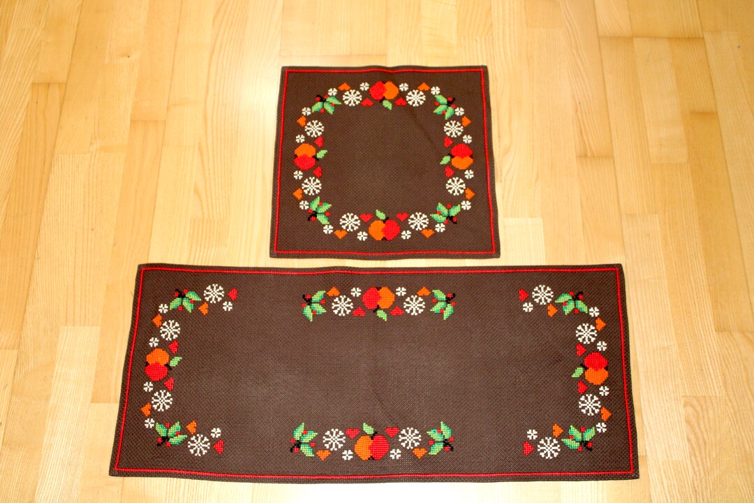 Danish Vintage Christmas Embroidered - 1 Table Runner and 1 Tablecloth ...