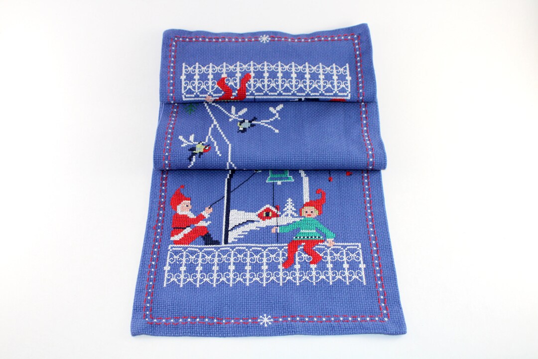 Danish Vintage Christmas Embroidered Table Runner With Beautiful Decor ...