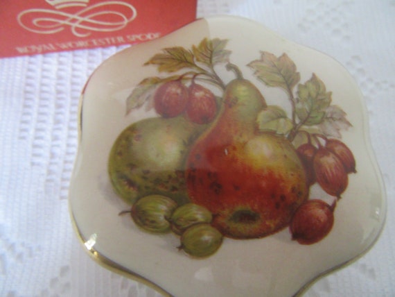 Royal Worcester Spode,Palissy porcelain trinket dish.… - Gem