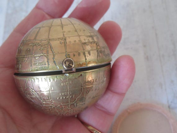 Vintage Pygmalion gold-tone Map of the World Globe co… - Gem