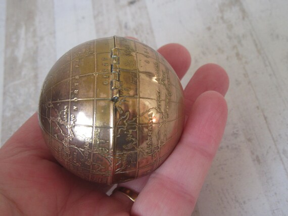 Vintage Pygmalion gold-tone Map of the World Globe co… - Gem