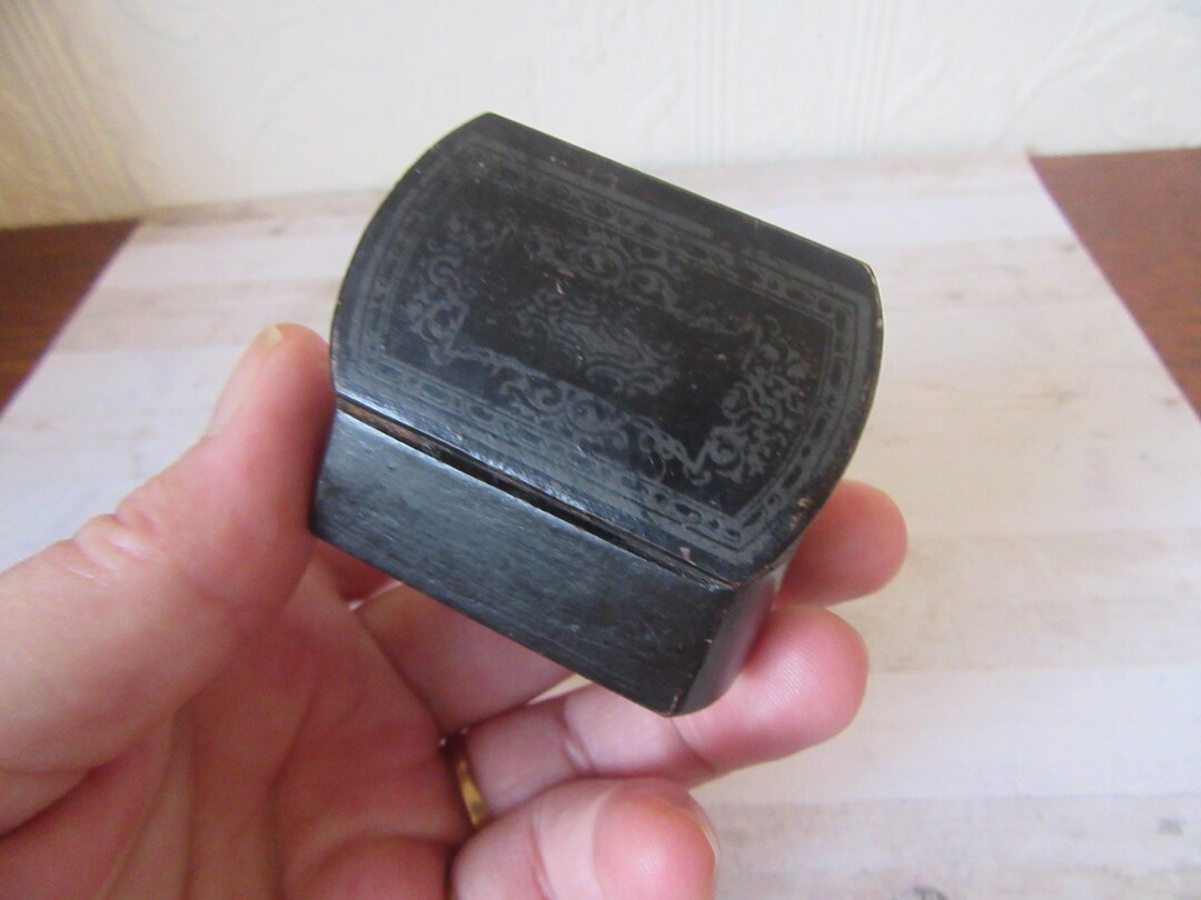 Antique Late 1800s Snuff Box. Papier Mache With a Victorian Style ...
