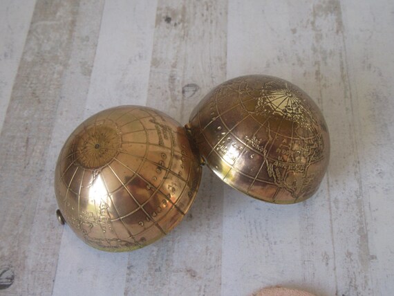 Vintage Pygmalion gold-tone Map of the World Globe co… - Gem