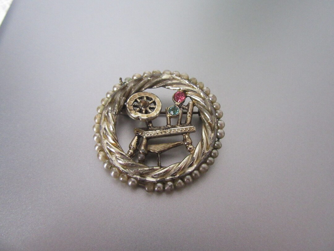 Vintage Spinning Wheel Brooch. Circular Frame With Faux Pearl Border ...