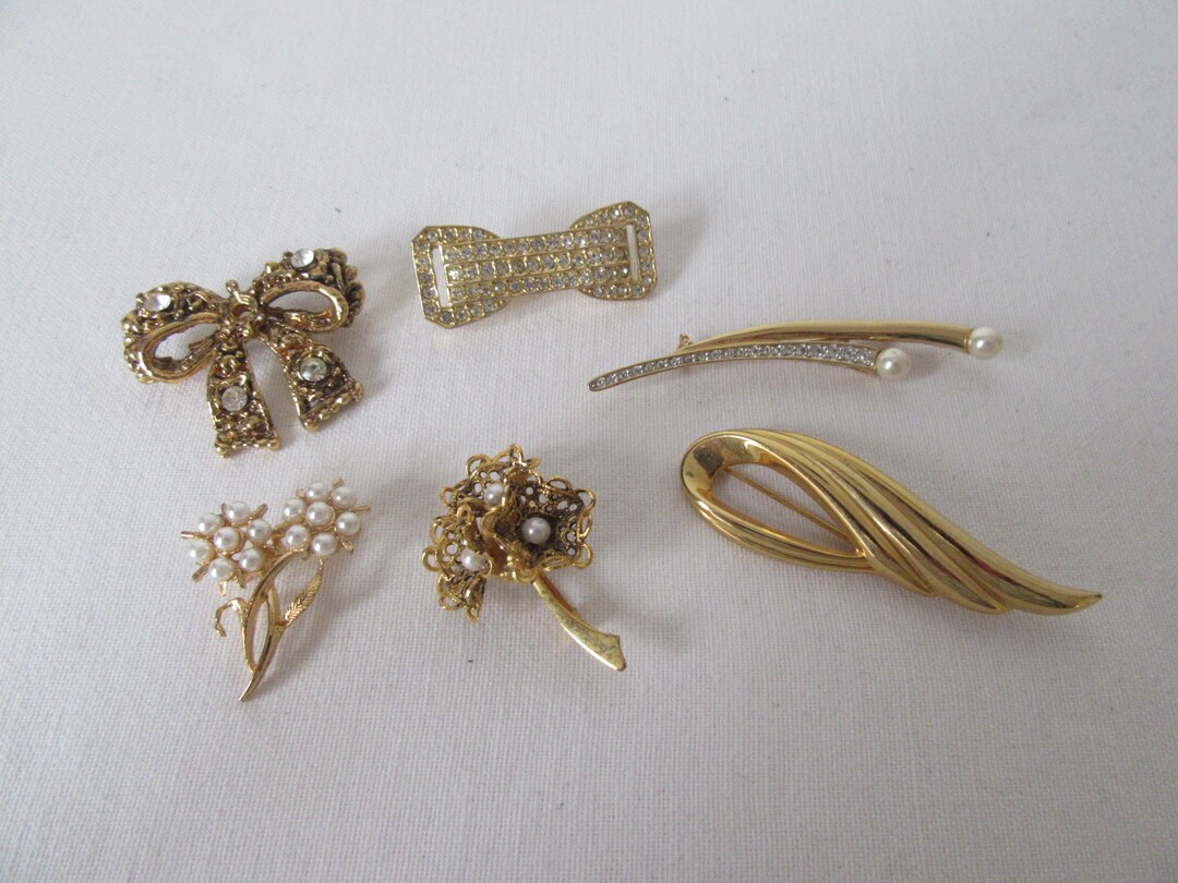 Vintage Brooches Collection. Sphinx 205675 Signed Buckle Design. Choice ...