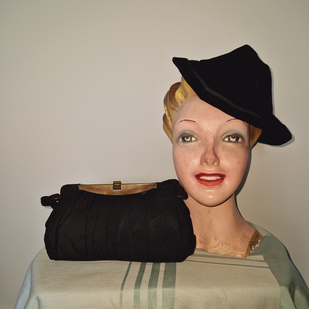 40s Vintage Original Wristlet Black Handbag With Art Deco Copper Clasp ...